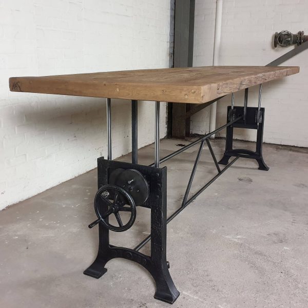 Height adjustable crank tables - DT69