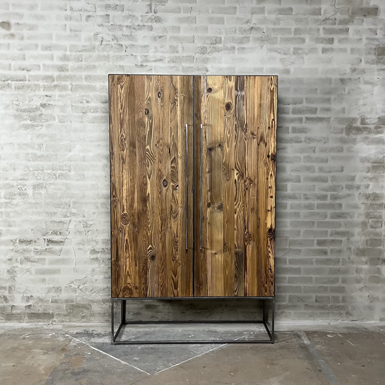 Industrial pine storage cabinet with steel frame - Made to measure
